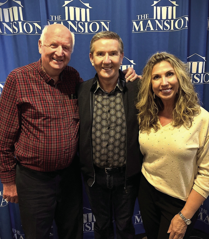 Country music legend Gene Watson recognizes Robert Gentry at concert ...